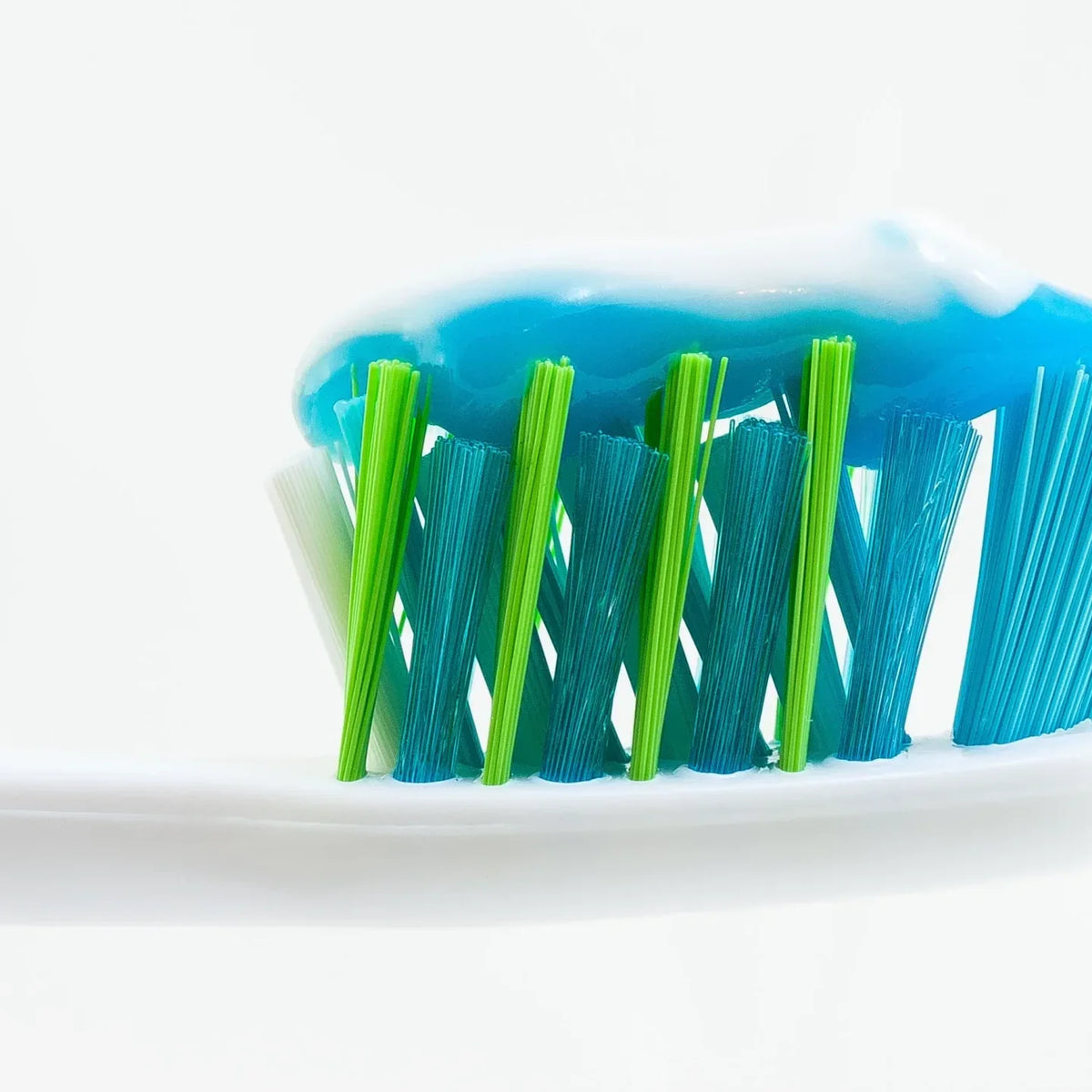 CONSIDERING SLS-FREE TOOTHPASTE? THE BENEFITS - SMYLE – Smyle